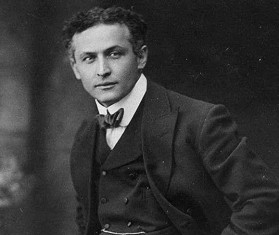 Harry Houdini Biography - Life of Hungarian-American Magician
